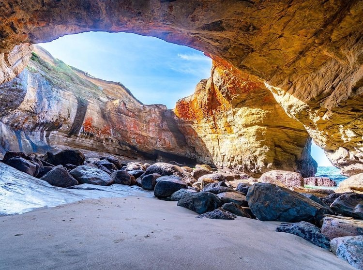 Exploring Devils Punch Bowl on the Oregon Coast | Oregon Tails